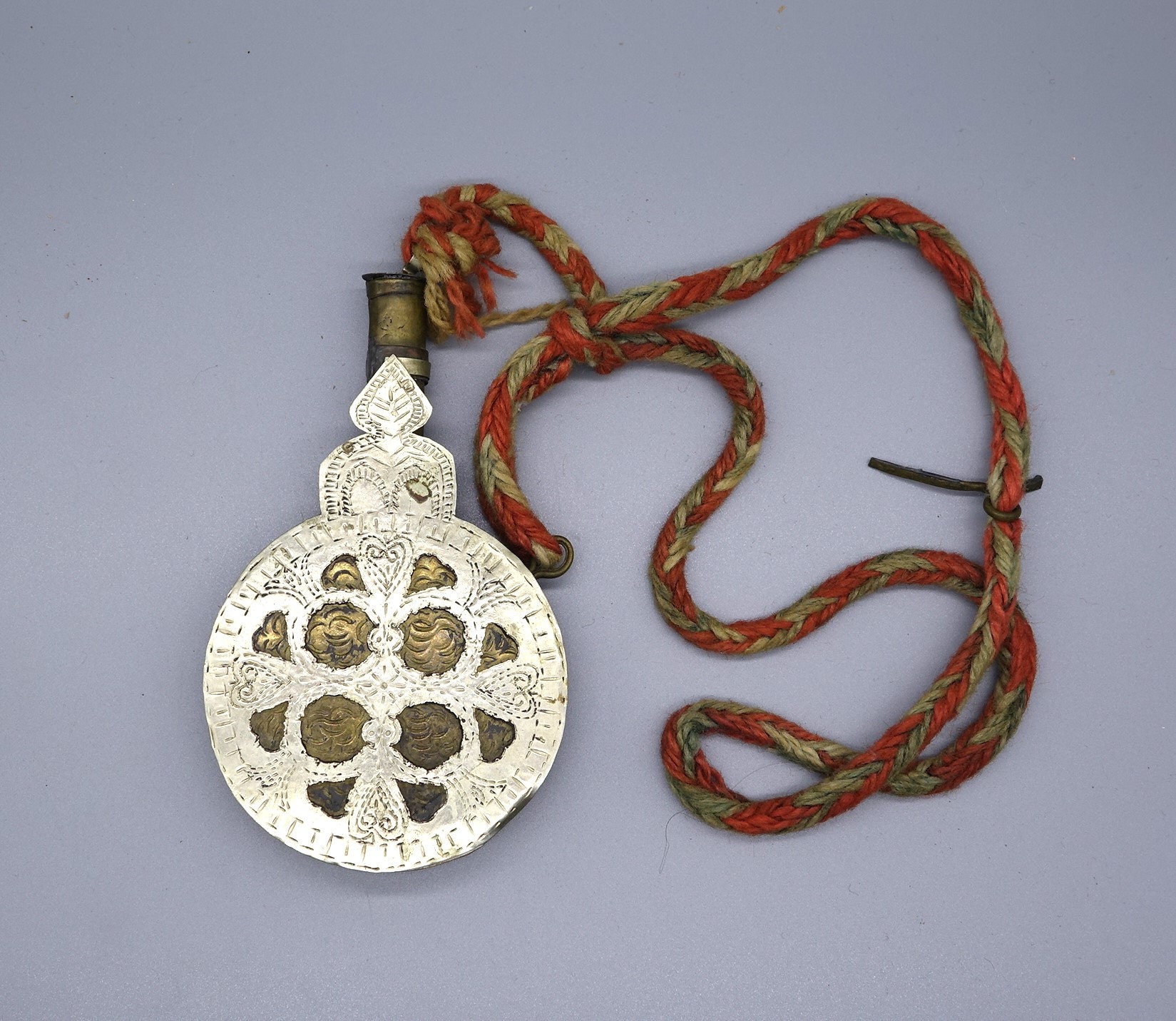 Antique / Vintage Gun Powder Flask in Brass With Rope. Made in North ...