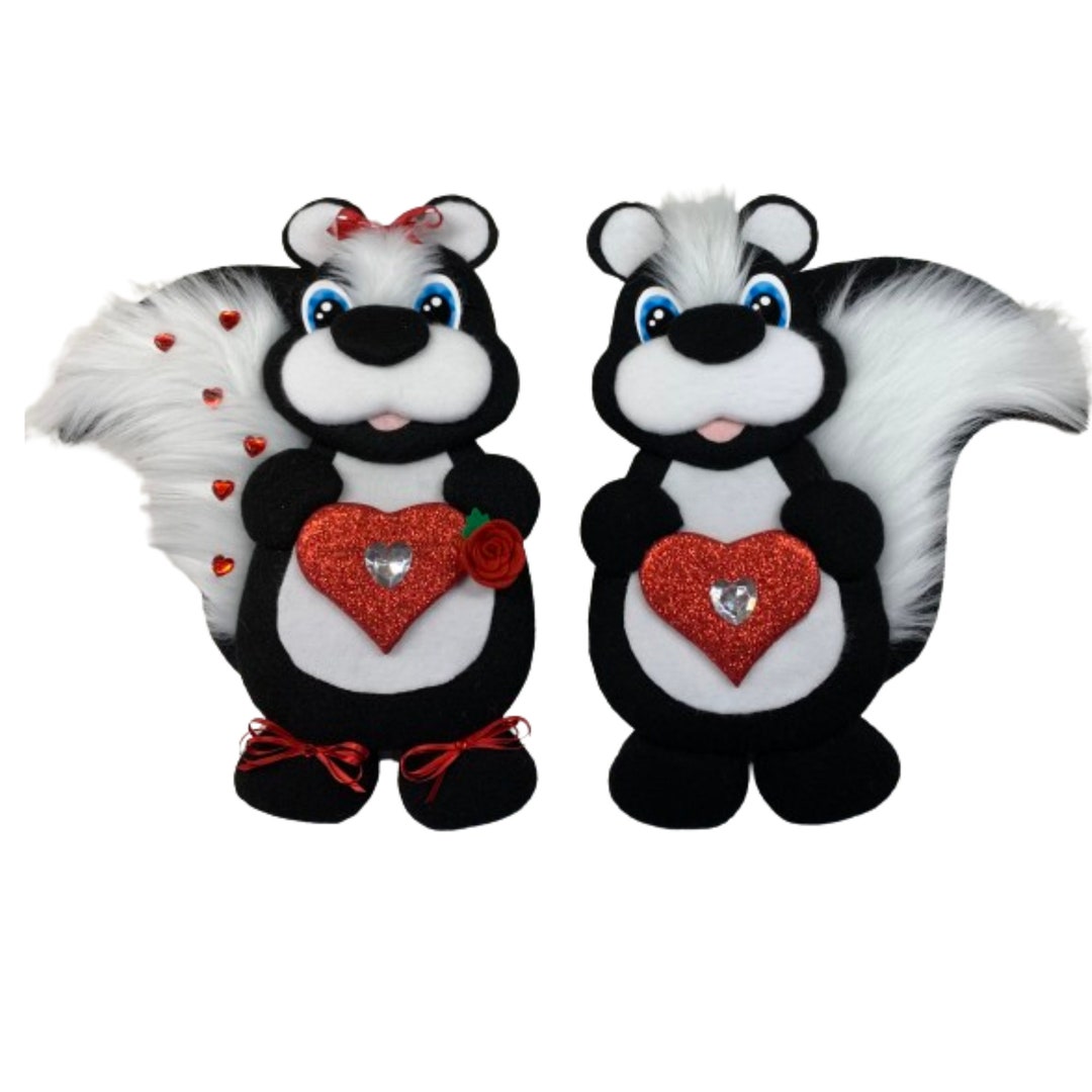 Valentine Skunk Wreath Attachment - Etsy