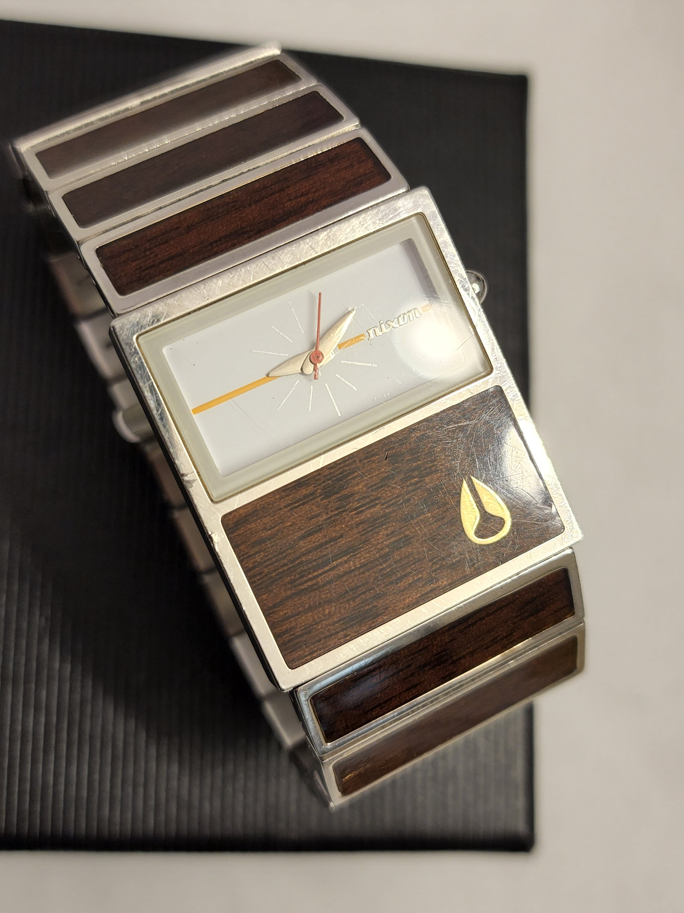 Retro Nixon Watch the Chalet Max and Relax Wood Panel Quartz Watch ...
