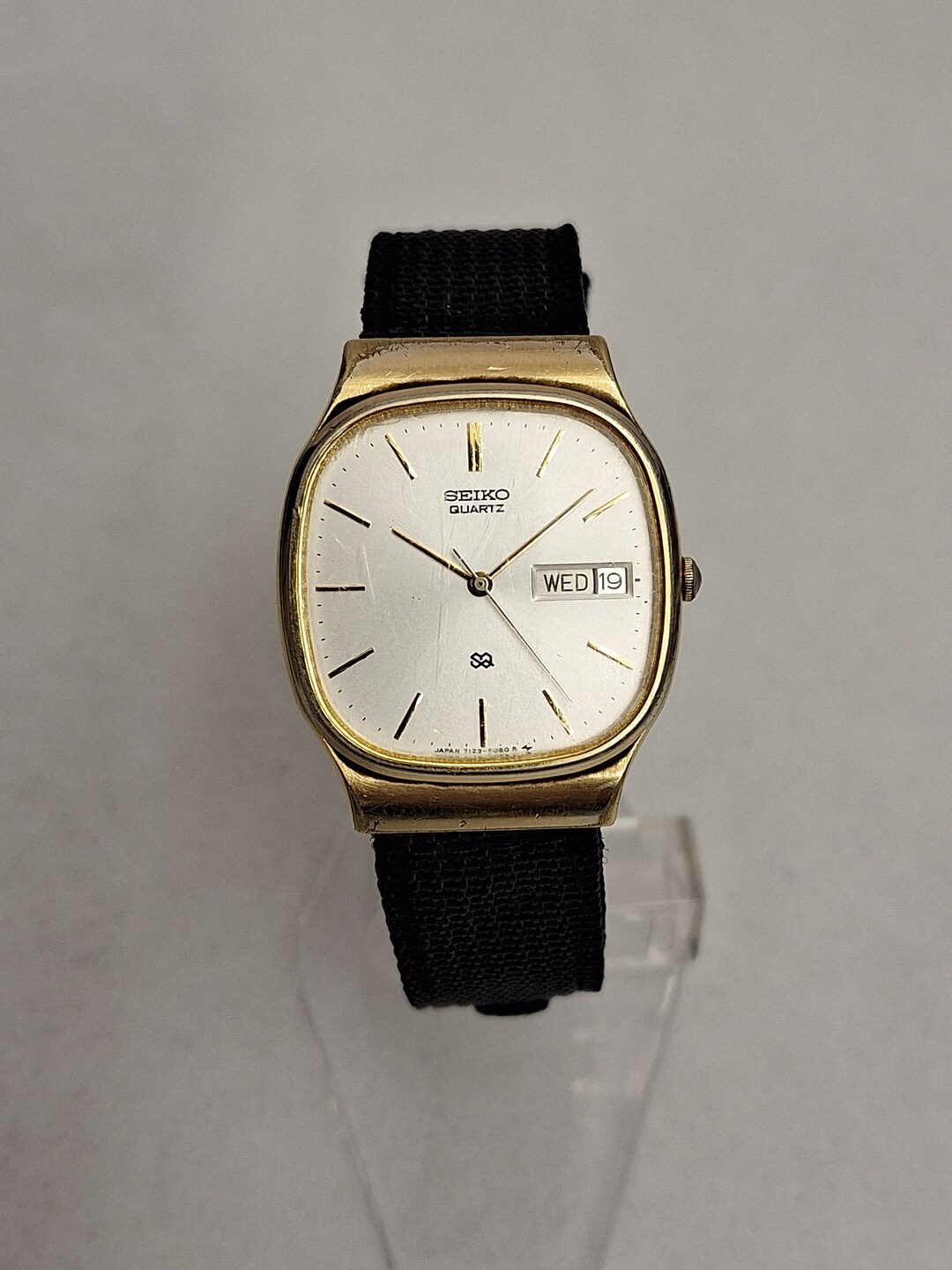 Vintage Seiko SQ Watch With Day Date Window 7123-5109 - Etsy