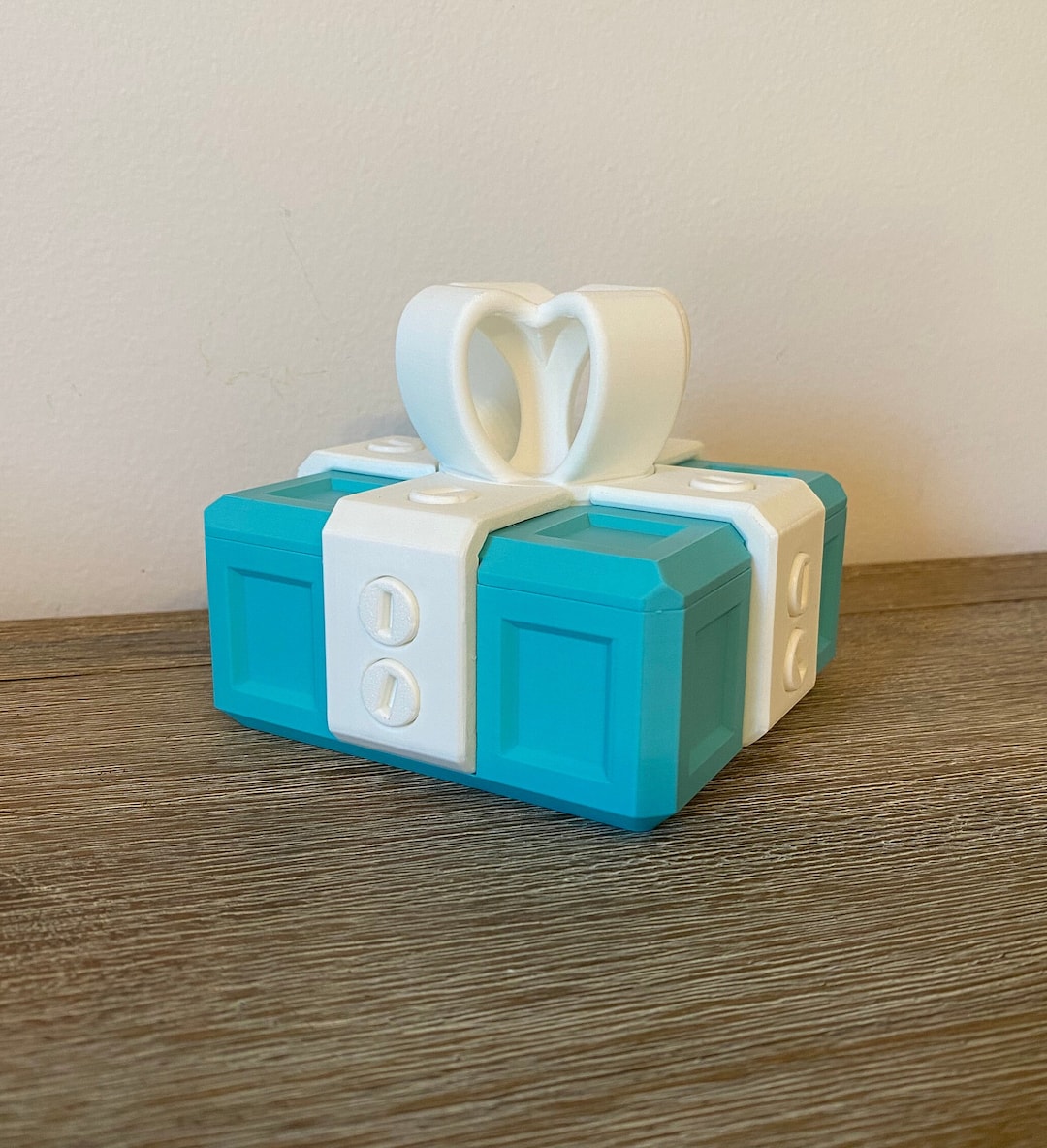 Annoying Gift Box (small) / 12 Screws / Prank Gift Box - Etsy