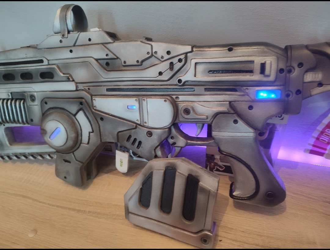 GEARS OF WAR!! Life Size Lanzor, Lancer Prop With Leds for Cosplay and ...