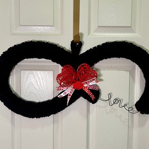 Infinity Valentine Love Wreath - Etsy