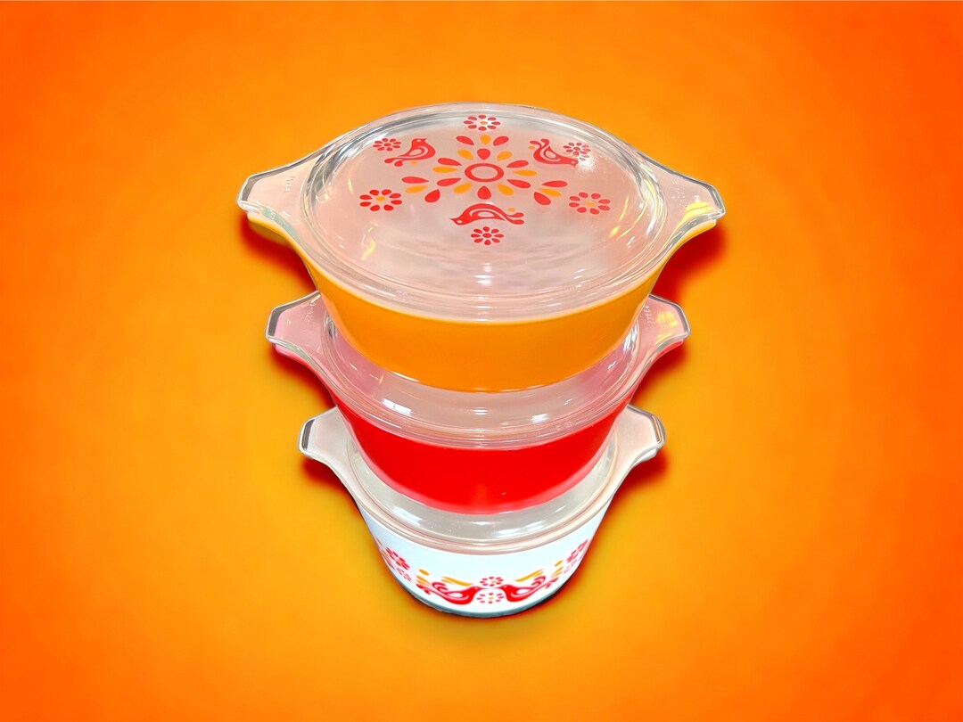 PYREX Friendship Design Dishes With Lids 6 Pcs Yellow Red White 70s MCM ...