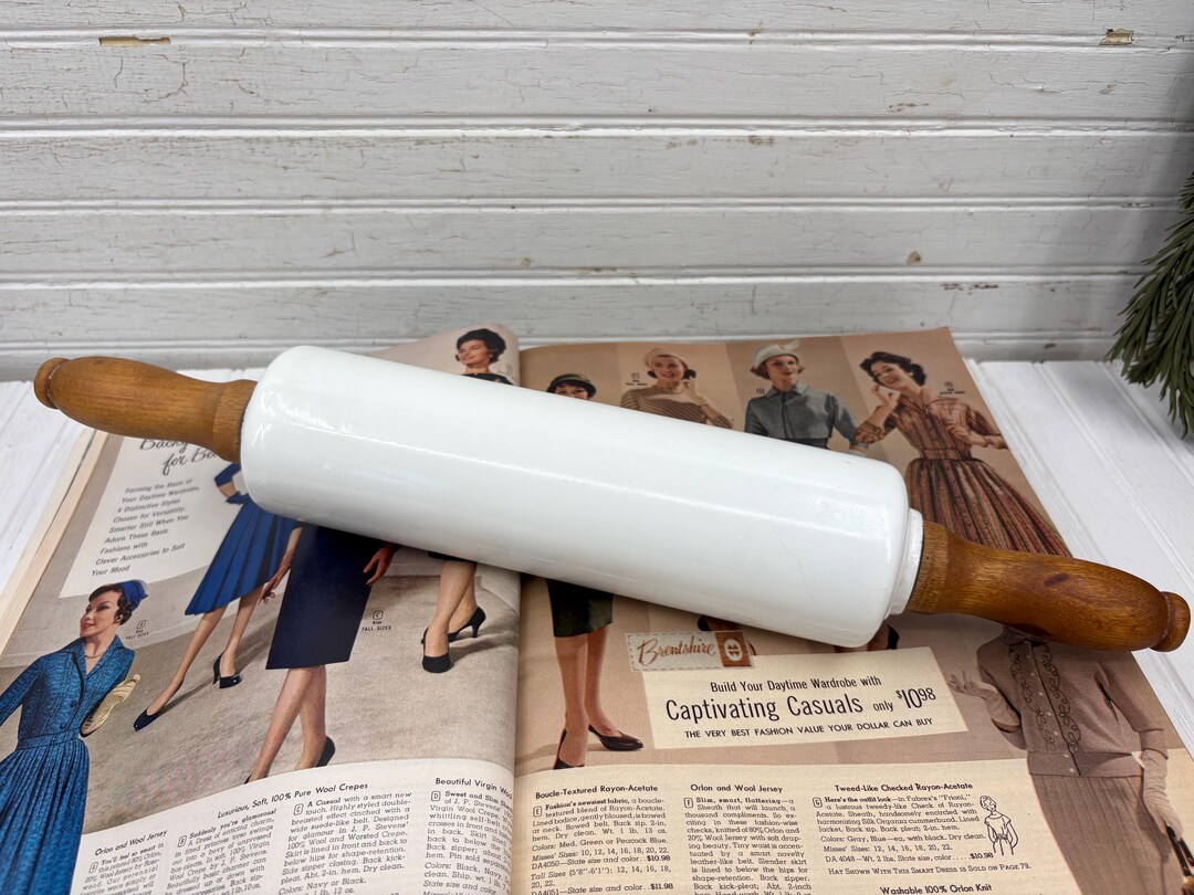 Vintage Milk Glass Rolling Pin. - Etsy