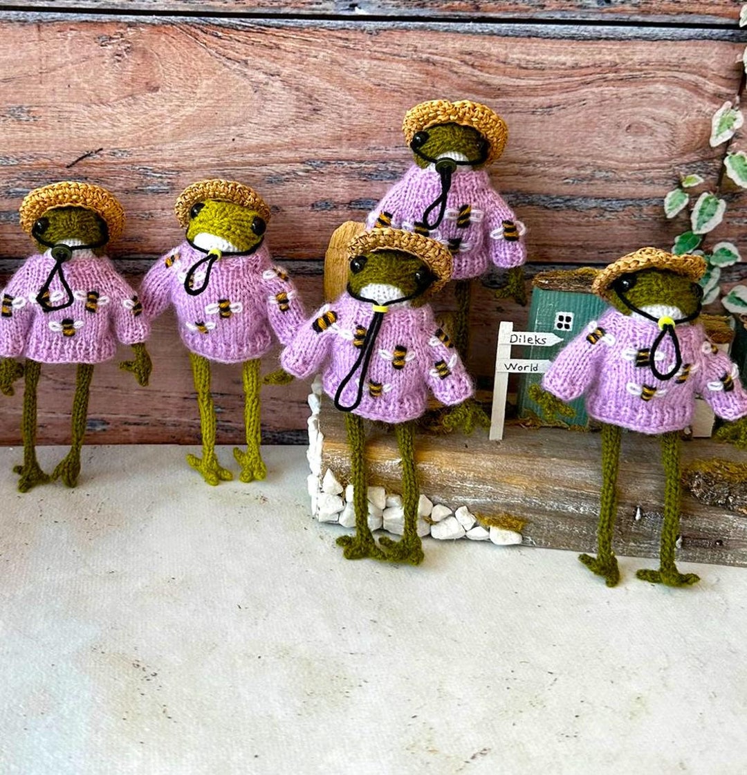 Knitted Frog Plush With Hat, Amigurumi Frog, Poseable Limbs - Etsy