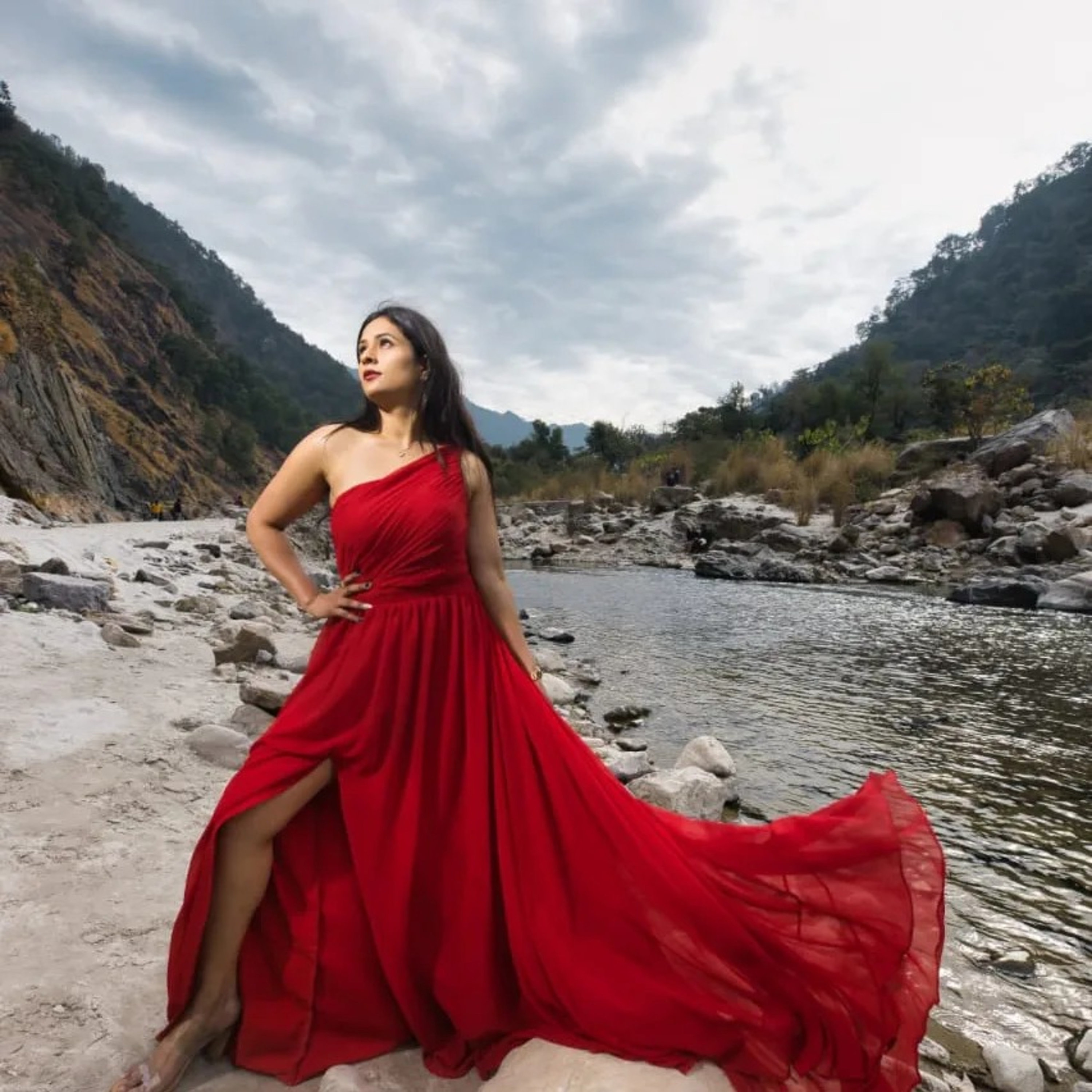 Red Long Train Photoshoot Dress Flying Dress for Photoshoot Flowy Dress ...