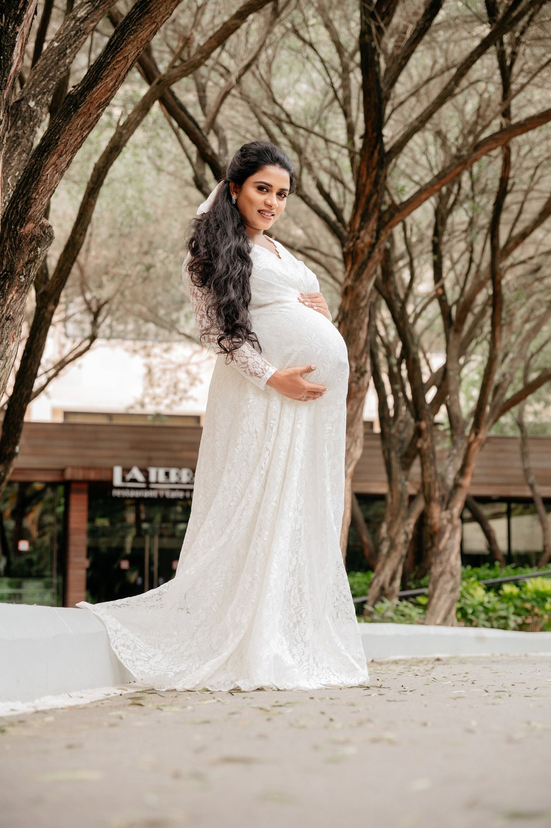White Lace Maternity Robe for Photoshoot, Bump Friendly Dresses for ...