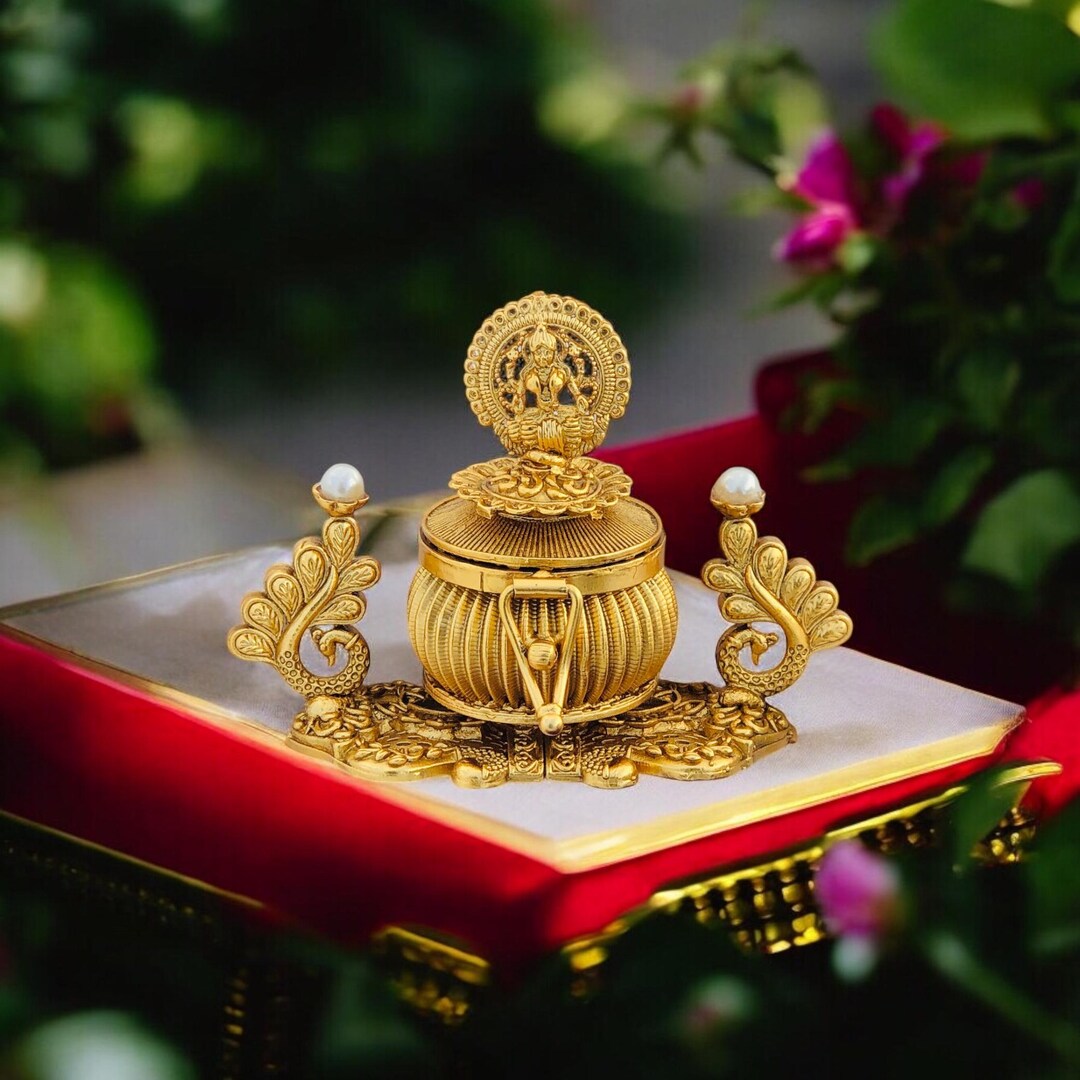 Classic Kumkum Box/gold Plated Sidoor Box Gold Sindoor Box/wedding Gift ...