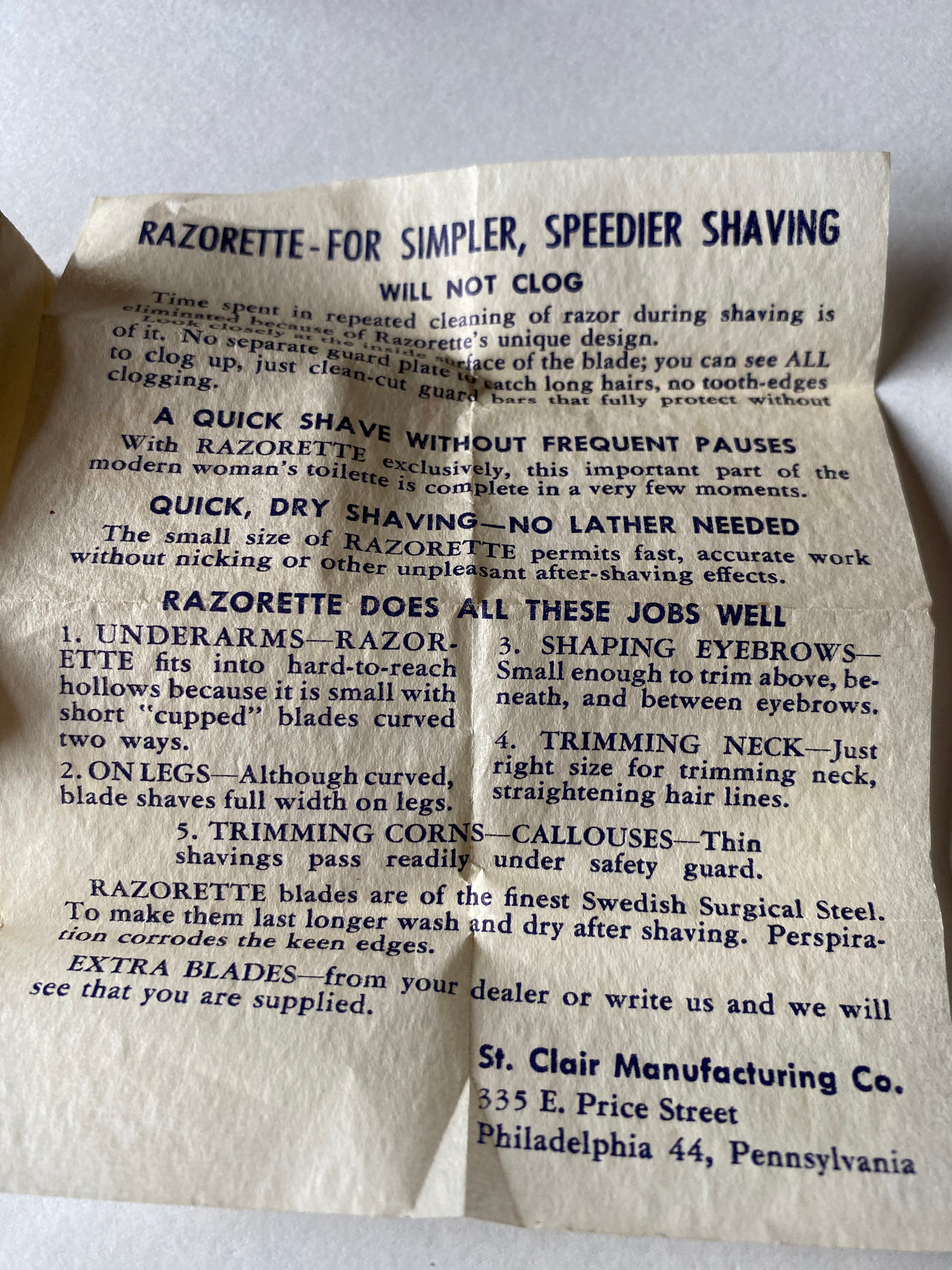 Vintage Ladies Miniature Safety Razor razorette Black and White Blades ...