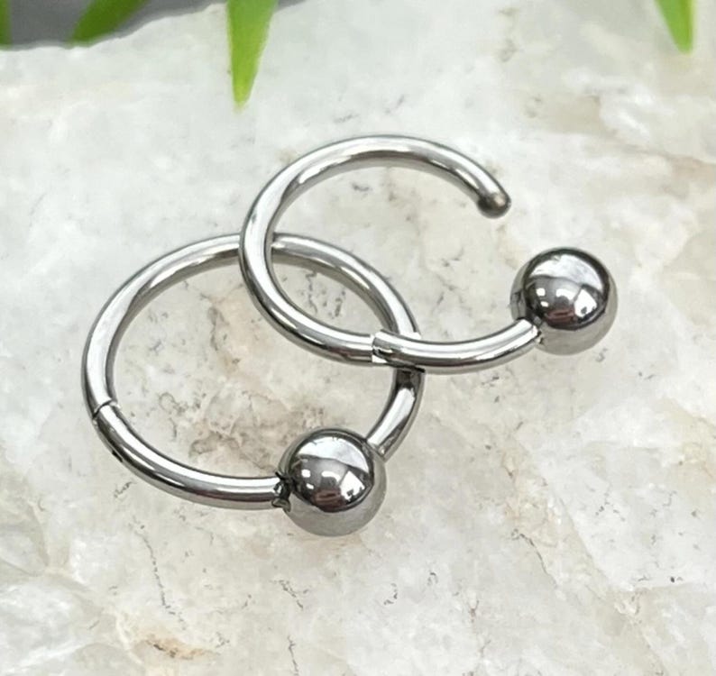 Hinged Segment Clicker Ring With Ball: Nose, Septum, Helix, Tragus Hoop ...