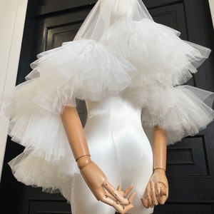 Veil Trend 2024 | Two-layer Wedding Veil With Ruffles | Tulle Wedding ...