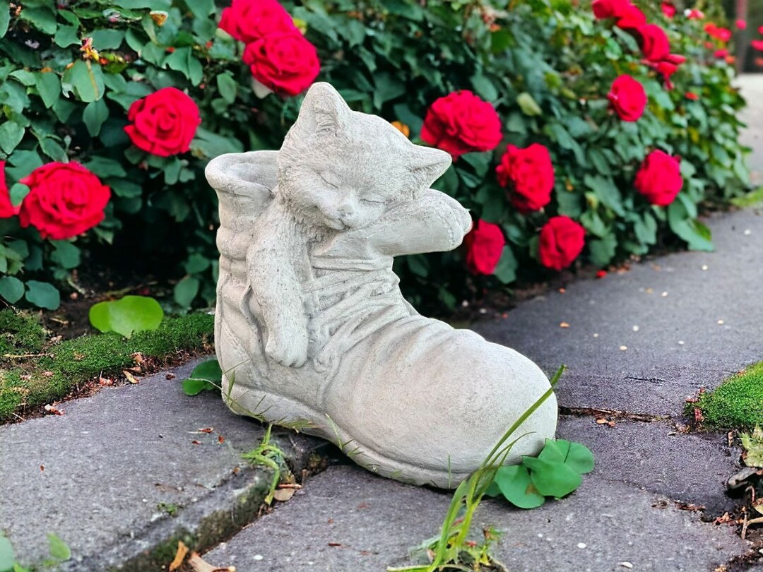 Kitten Sleeping in Boot Statue Stone Made Cat on Old Shoe Figure ...