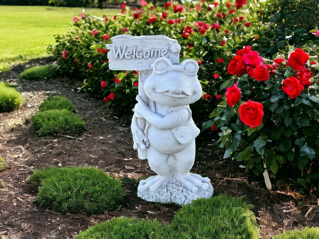 Standing Frog With Welcome Figure Realistic Frog Holding Welcome Sign ...