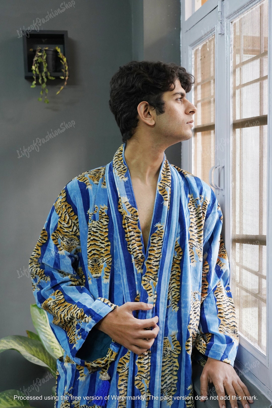 OFMD Blue Tiger Velvet Banyan Fabric Kimono Cotton Velvet Robe Long ...