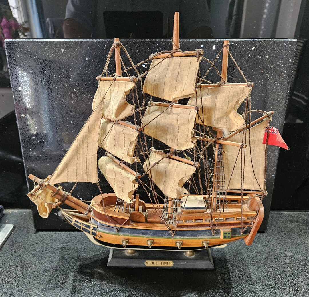Vintage Model Ship - HMS Bounty - Etsy