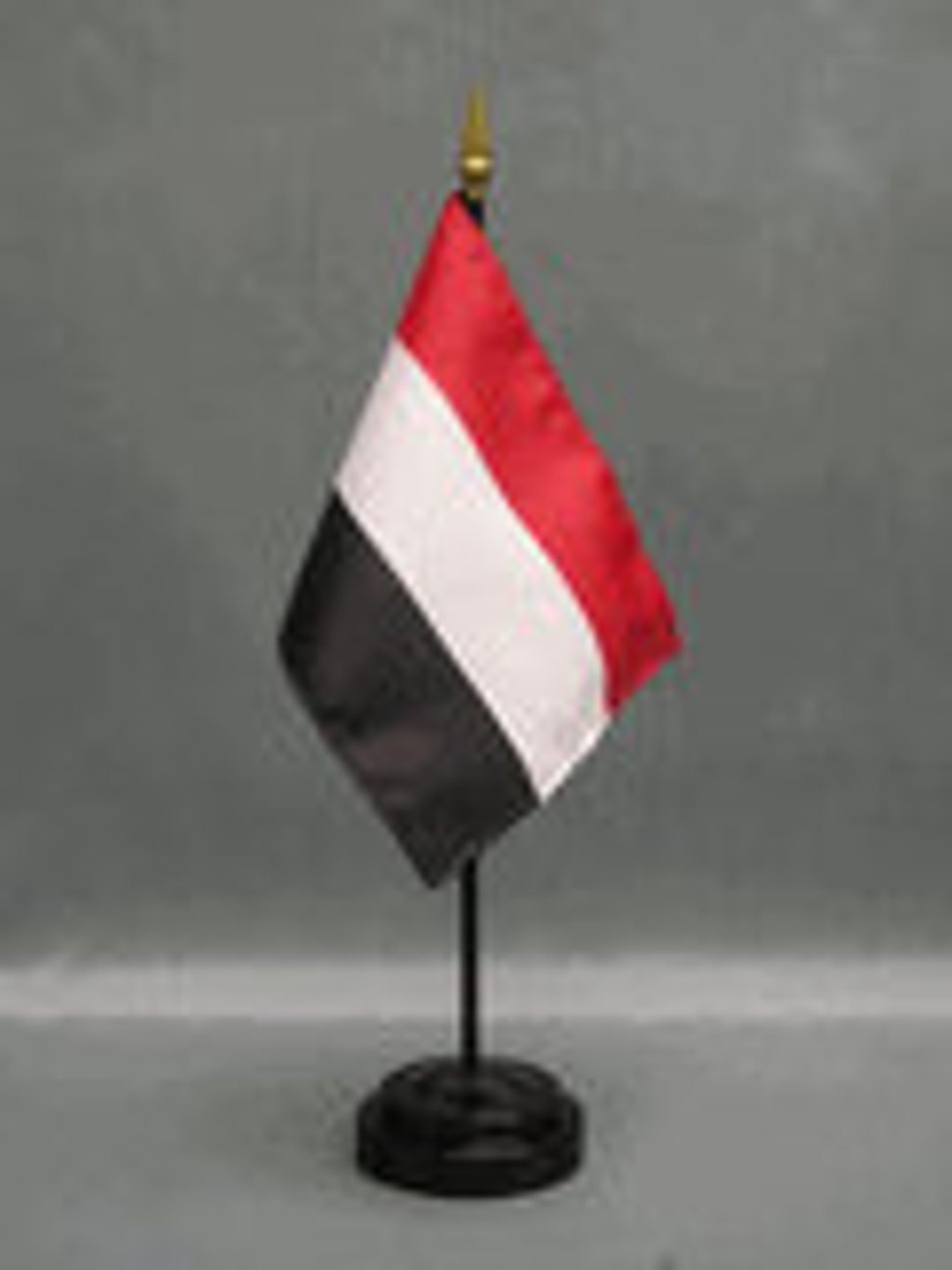 Yemen Mini Flag With Flag Stand. Over 200 International Countries and ...