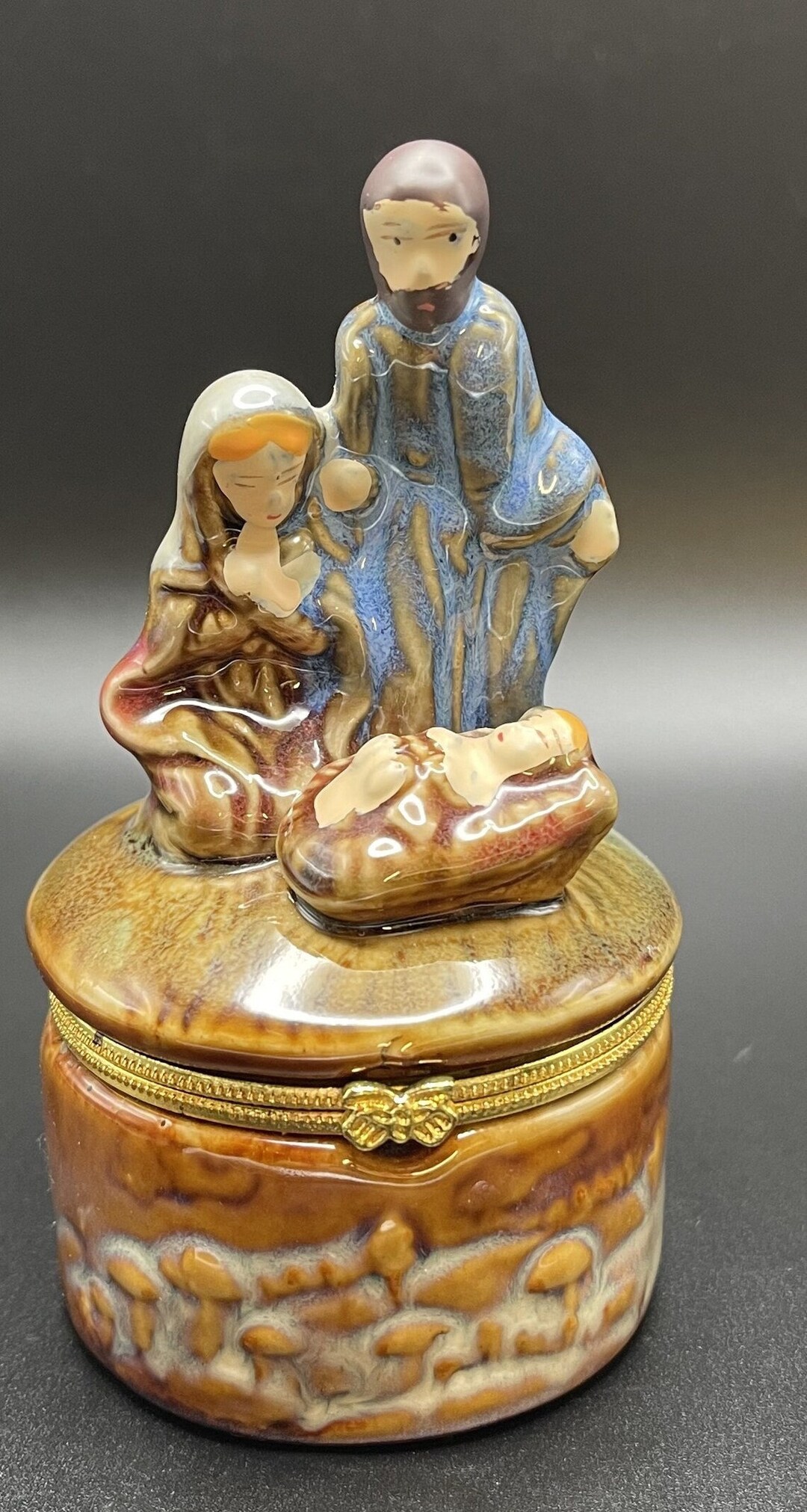 Nativity Trinket Box Hinged Clasp Bow Front Mary Joseph and Jesus in a ...