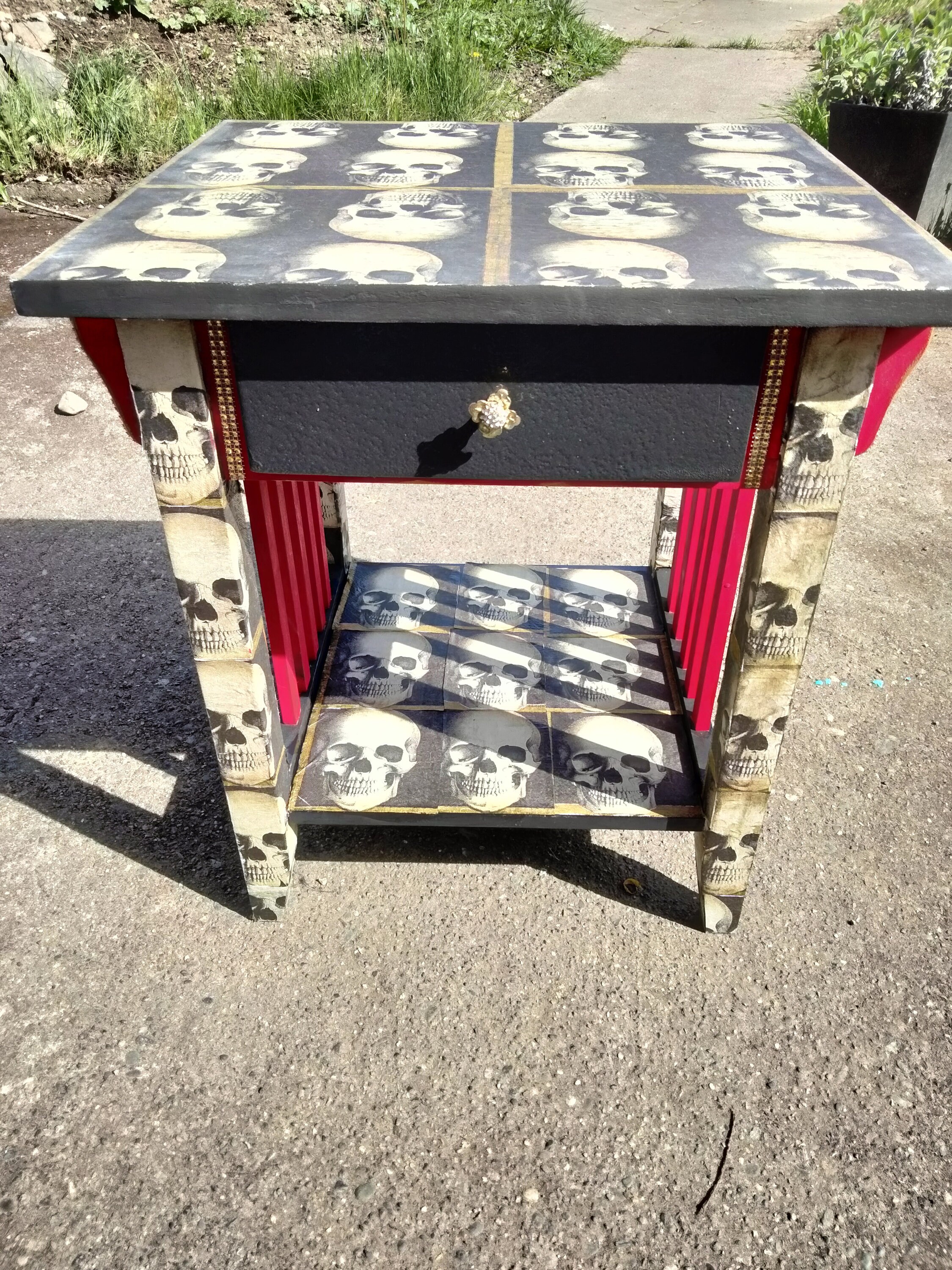 Refurbished Skull Themed Side Table - Etsy
