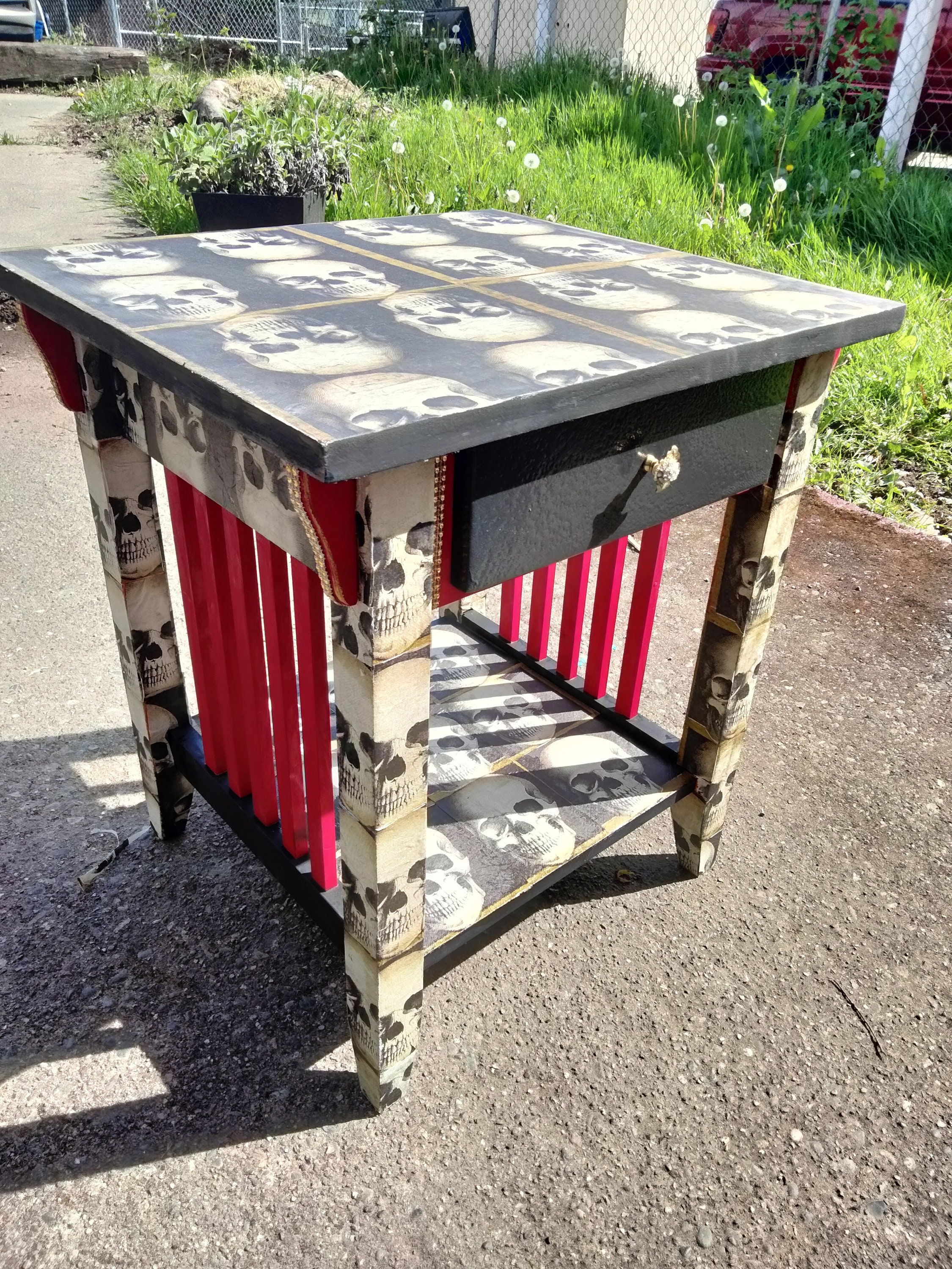 Refurbished Skull Themed Side Table - Etsy