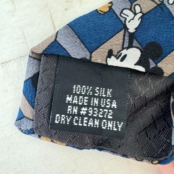 Unique 1980s Mickey Mouse Retro Silk Statement Neck T… - Gem