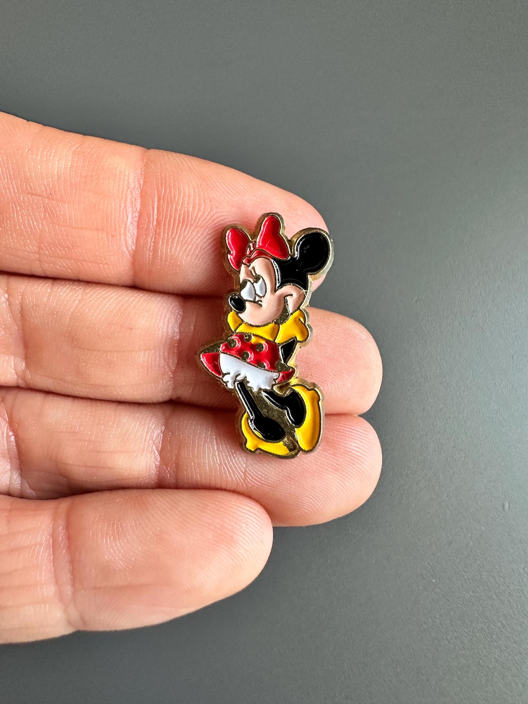 Disney Minnie Mouse Cute Thinking Pink Love Hearts Trading Lapel Pin ...