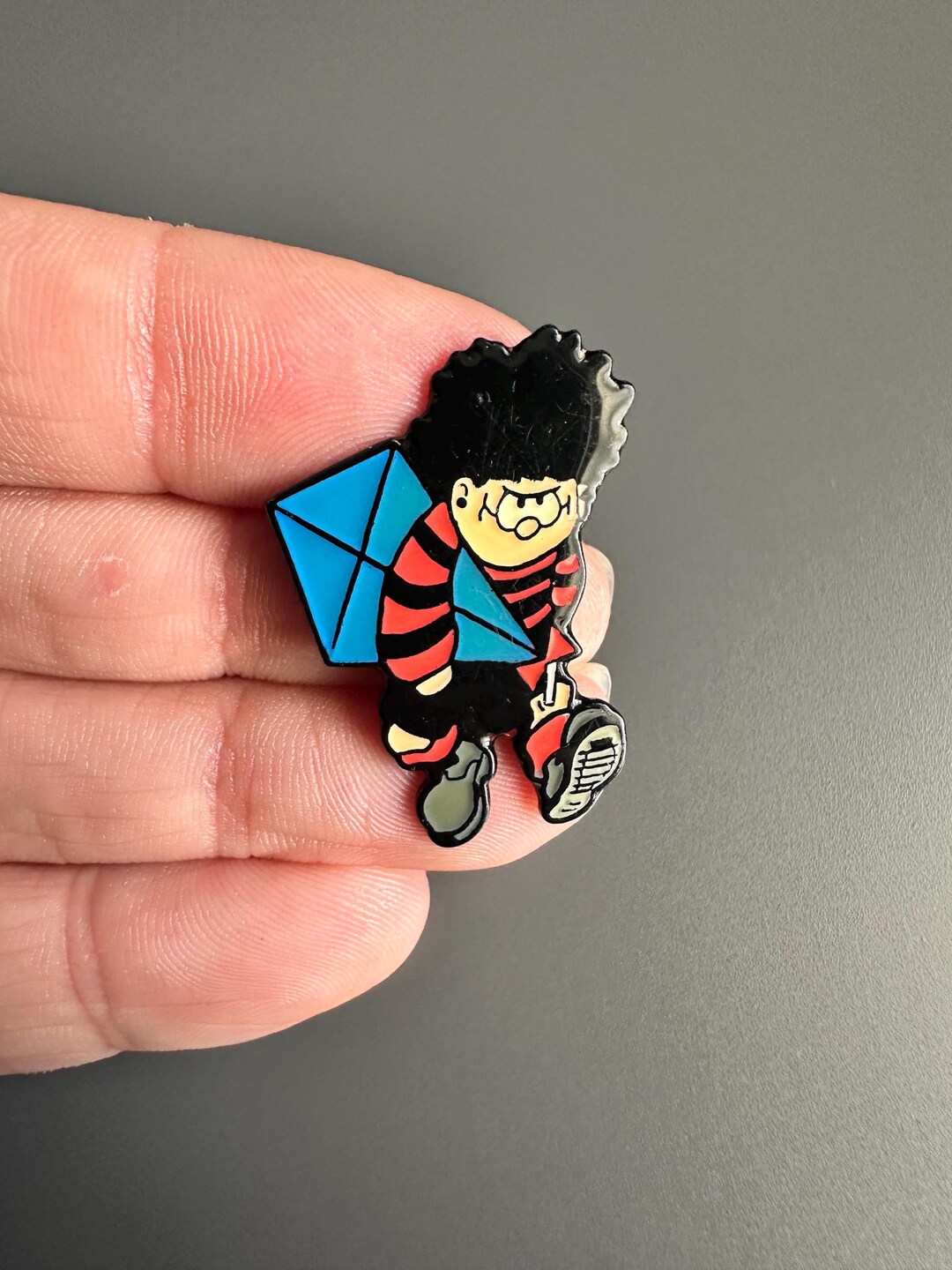 Dennis the Menace Flying a Kite Retro Enamel Lapel Pin Badge Beano DC ...