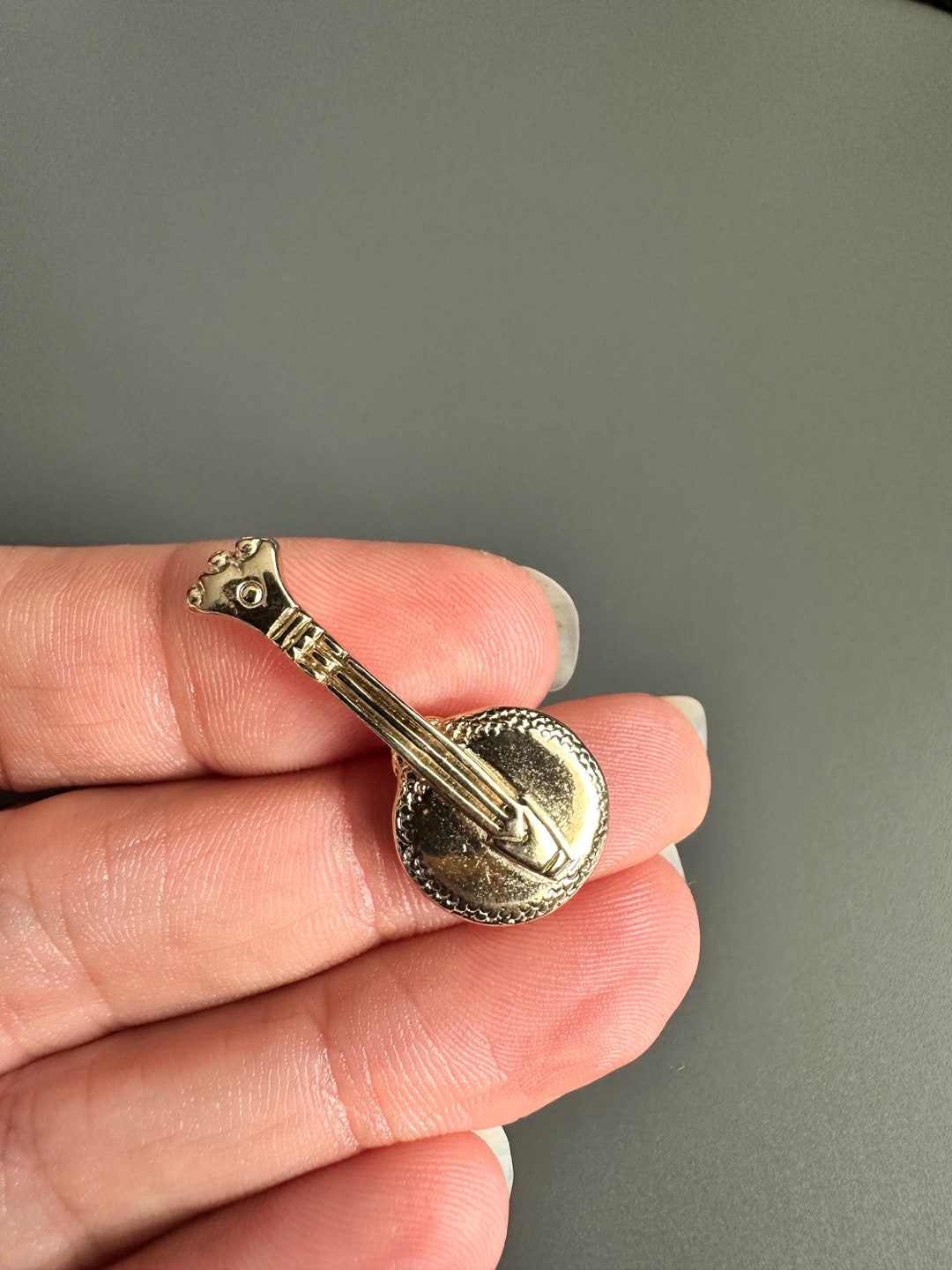 Retro Gold Tone Banjo Stringed Musical Instrument Lapel Pin Badge ...