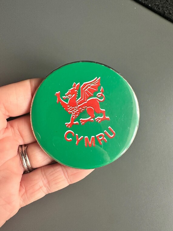 Large Vintage Wales Cymru red Welsh dragon Tin button… - Gem