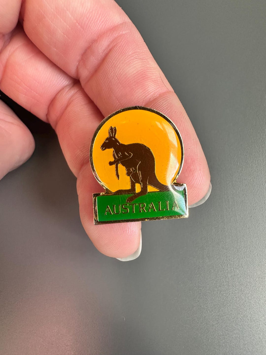 Vintage Kangaroo and Joey Australia Souvenir Enamel Lapel Pin Badge ...