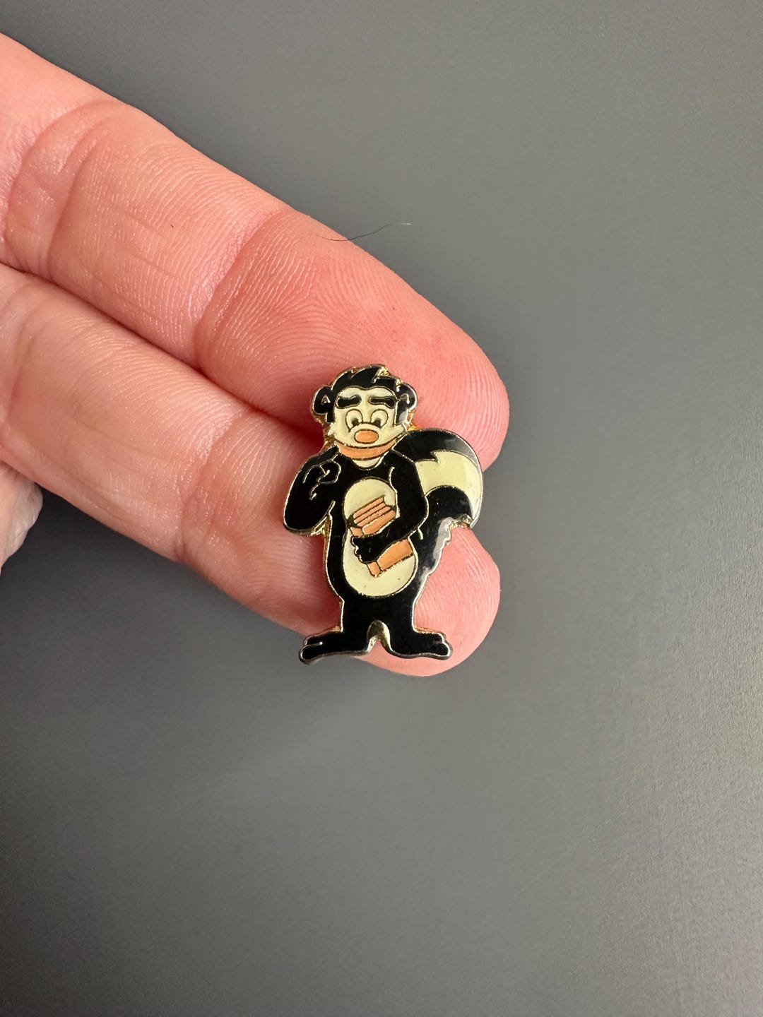 Pepé Le Pew Skunk Studying Book Character Enamel Lapel Pin Badge Brooch ...
