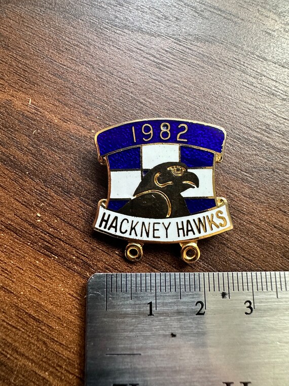 1982 gold tone Hackney Hawks Speedway Badge - W.Reeve… - Gem