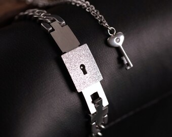 Key necklace and lock bracelet couple store