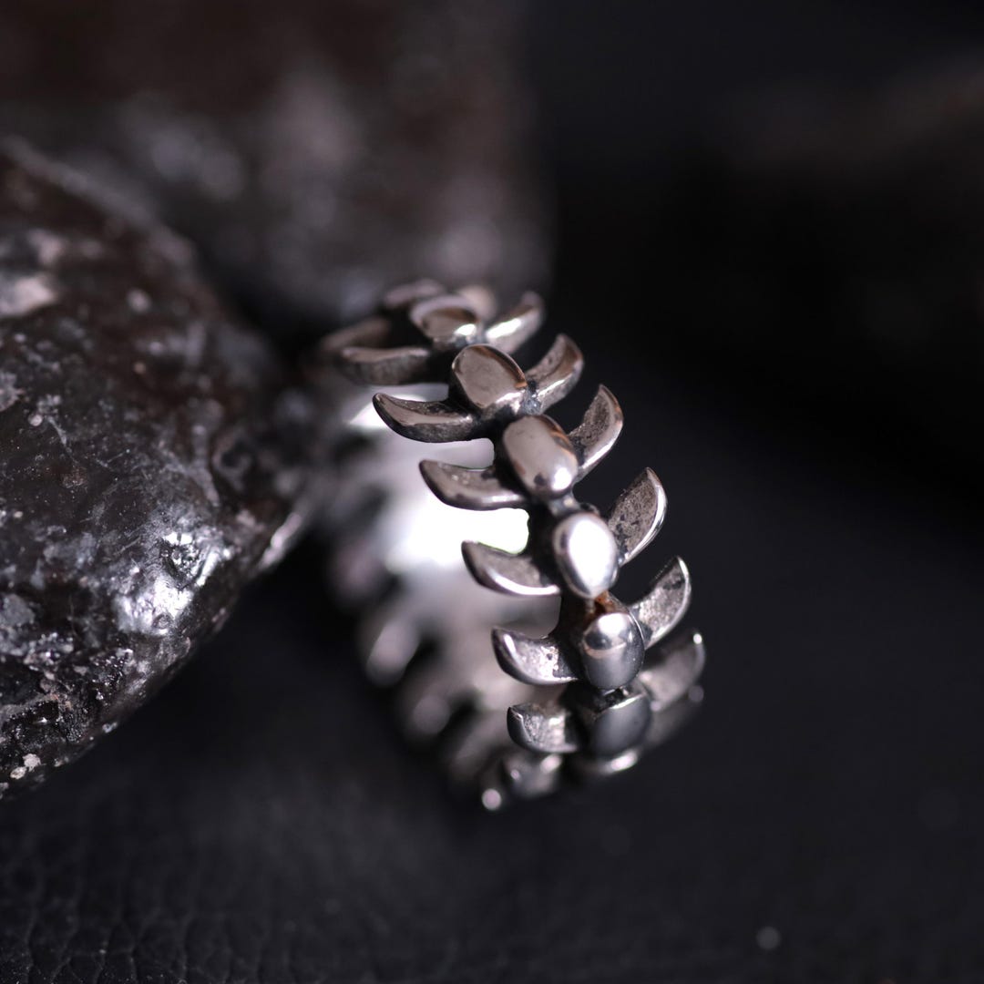 Gothic Spine Ring: Edgy Punk Stainless Steel Alien Bone Ring - Etsy
