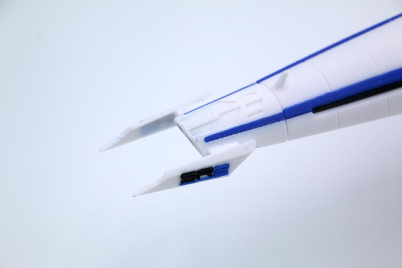 20-inch SSV Normandy SR2 – High-detail Sci-fi Frigate Model- 3D Printed ...