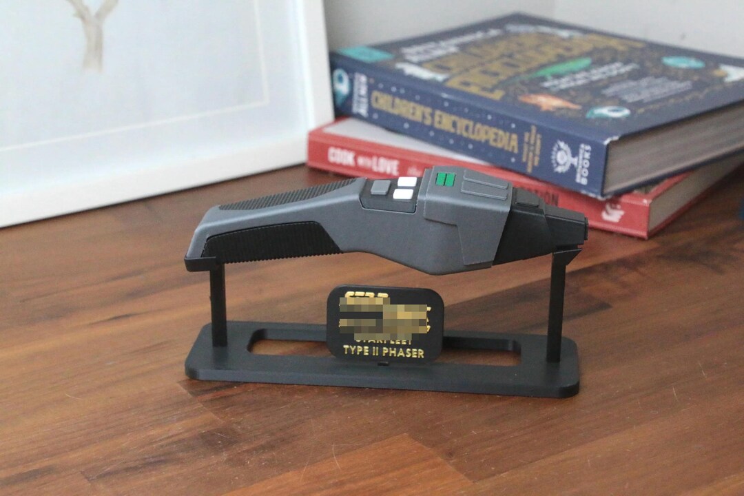 TNG Cobrahead Phaser With Stand - the Next Generation Phaser - 3D ...