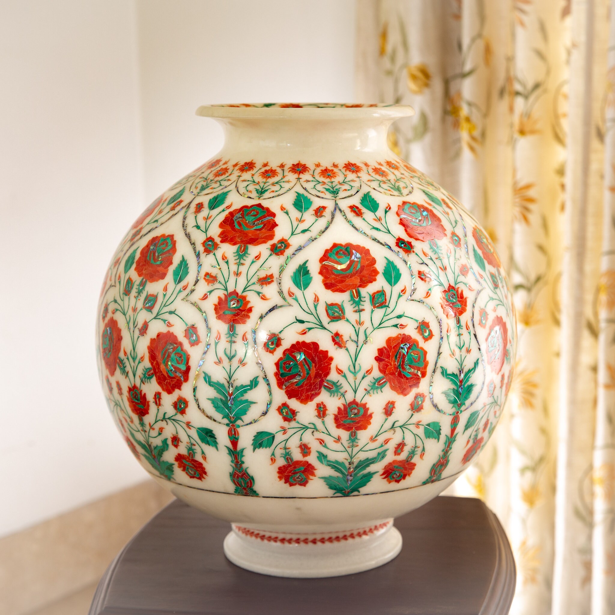 Luxury Marble Vase. Vase of 100 Roses. Luxury Masterpiece. Jarrón De ...