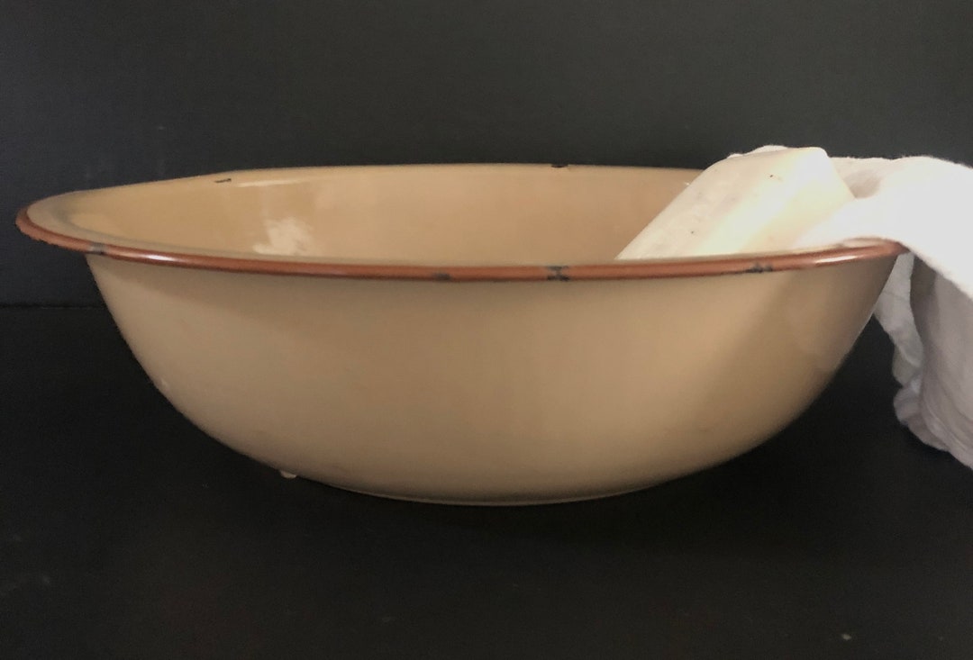 Farmhouse Enamelware Bowl, Vintage Beige With Brown Rim 12.75 Inch ...