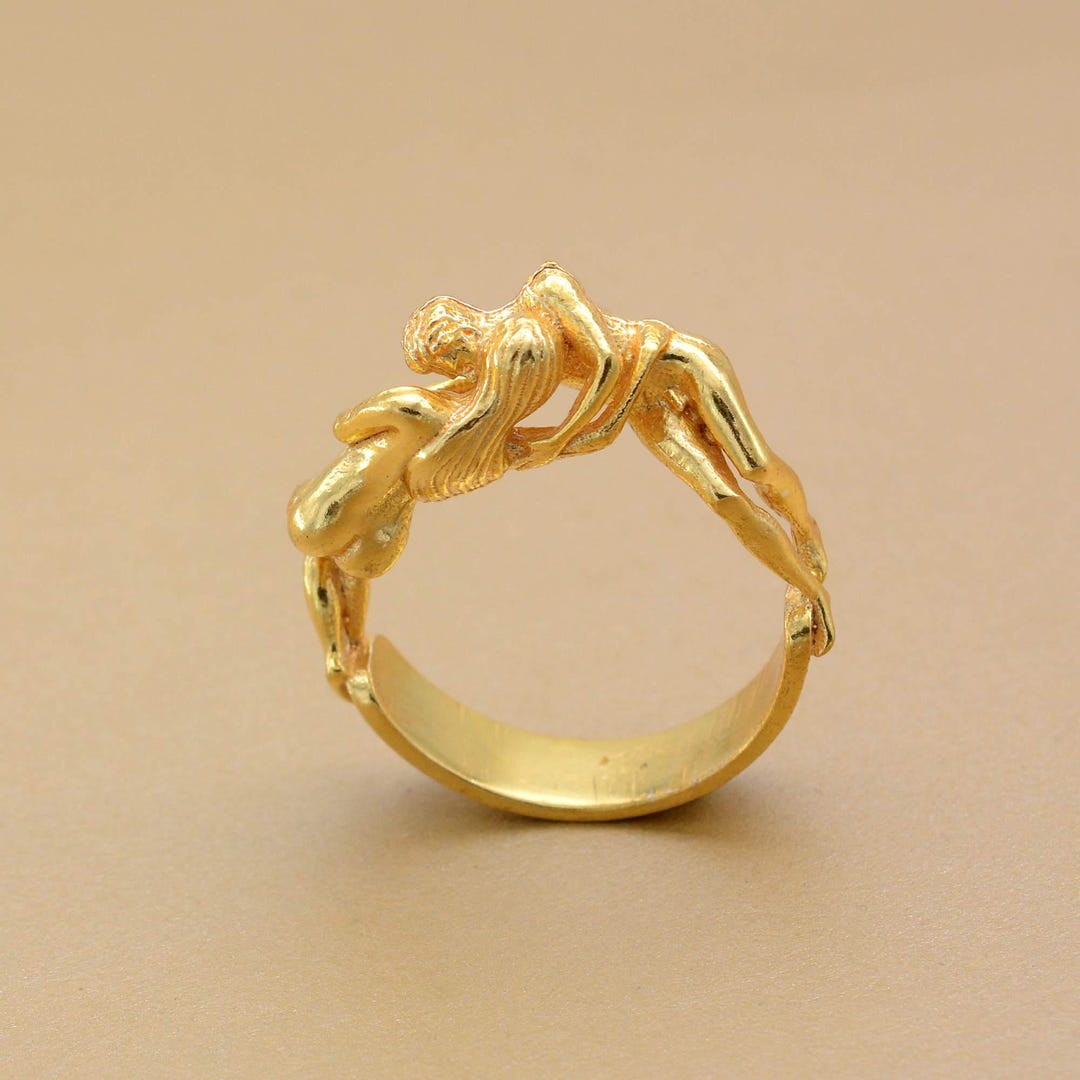 Two Lovers Kissing Ring, Romantic Artistic Couple Jewelry, Gold Erotic ...
