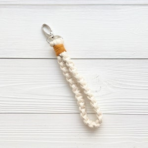 Macrame Keychain Pattern PDF, Wristlet Keychain, Macrame Tutorial for ...