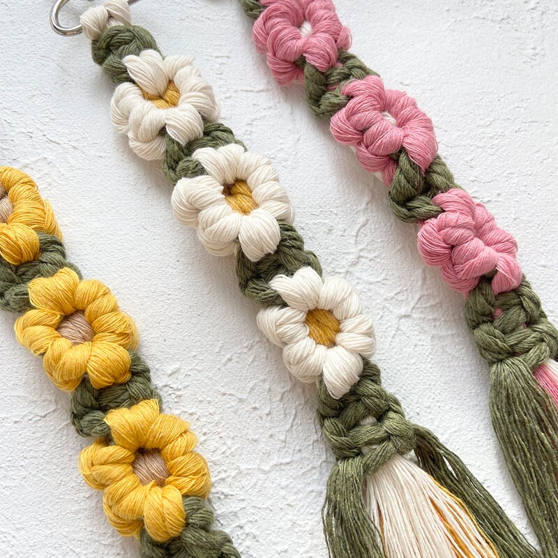 Daisy Keychain - Etsy