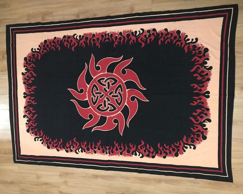 Hand Painted Fabric Celtic Trinity Knot, Trefoil, Triqueta Design. Red ...