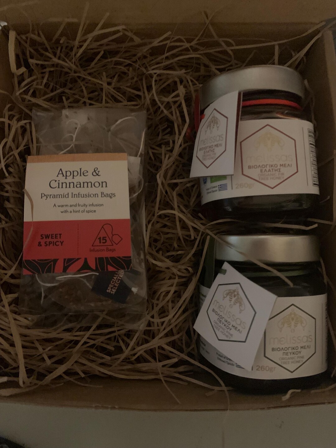 Organic Greek Honey Hamper With Luxury Spice Apple and Cinnamon Tea ...