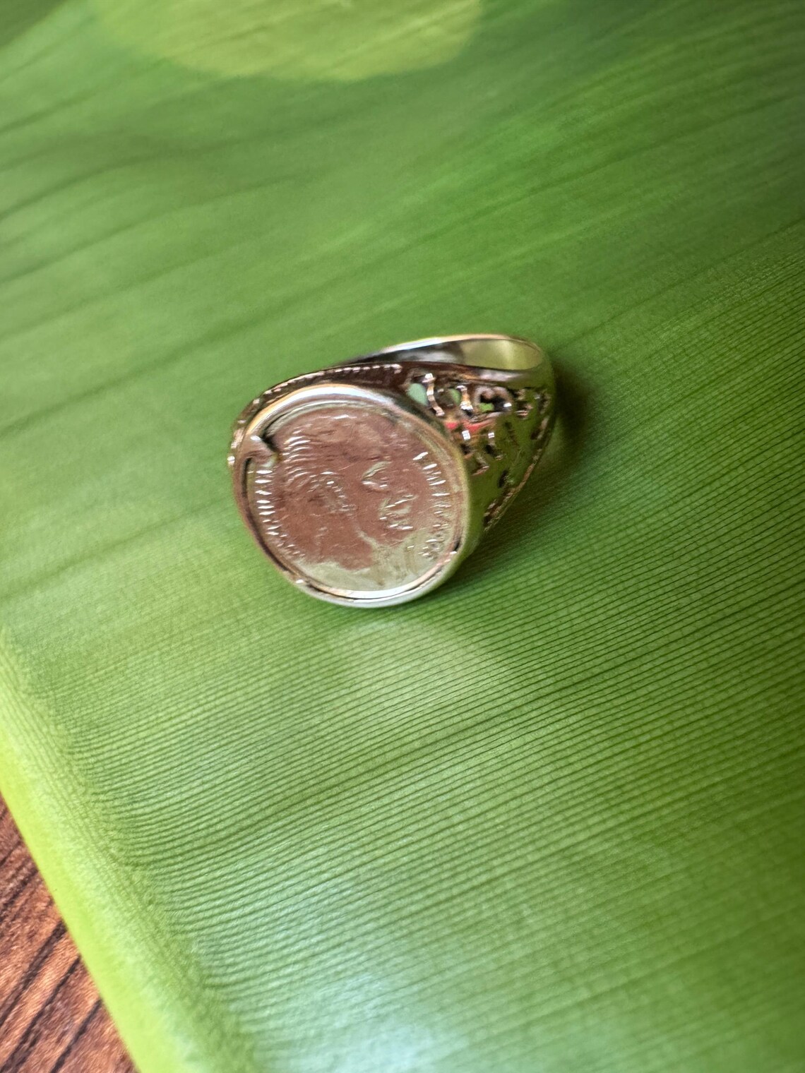 Vintage 9k Coin Signet Ring Ornate Shoulders - Etsy