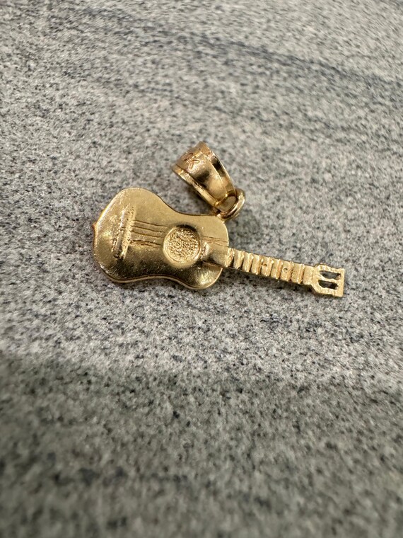Vintage 10K solid gold swinging guitar - Gem
