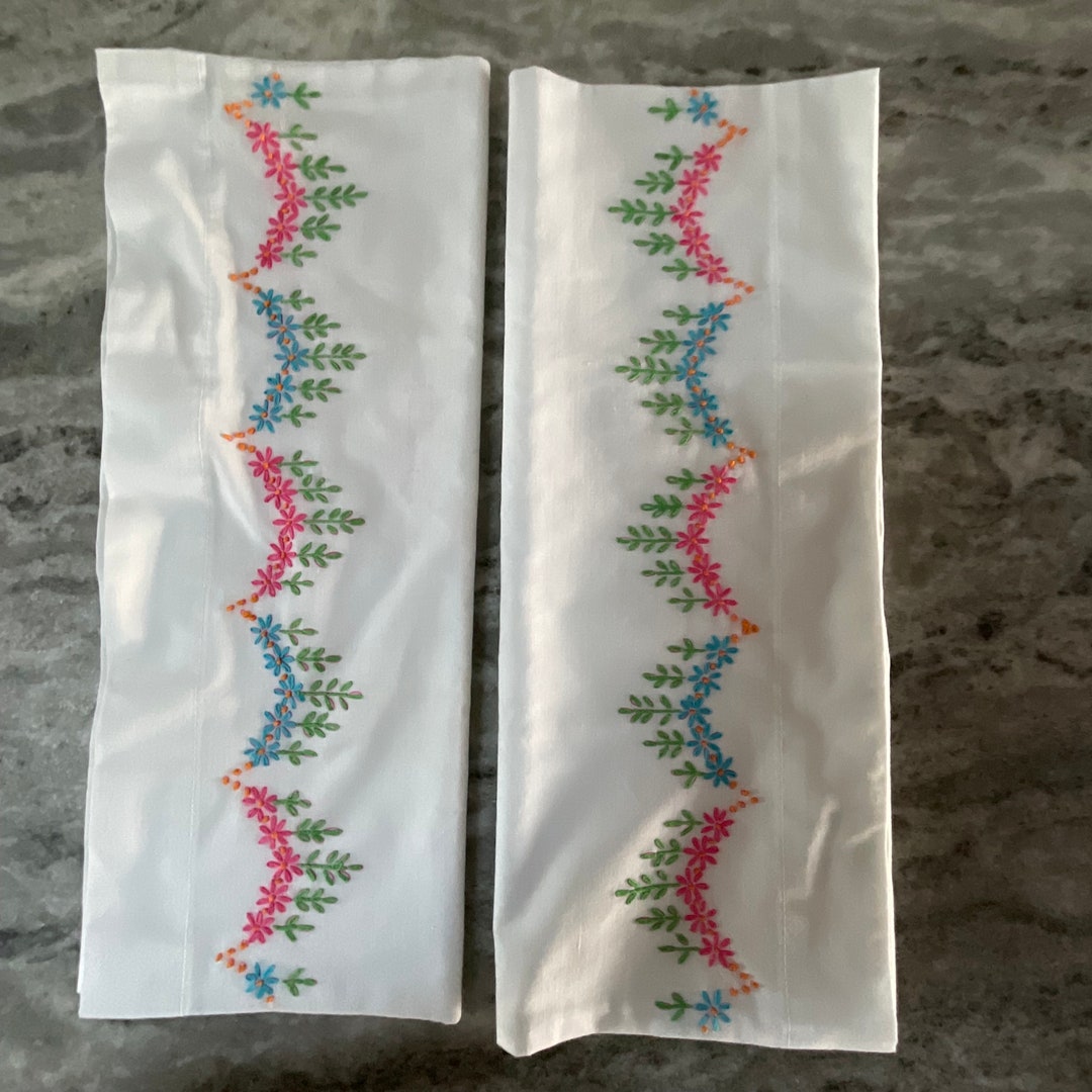 Vintage Set of 2 Hand Embroidered Pillowcases Flowers 30”x20” - Etsy