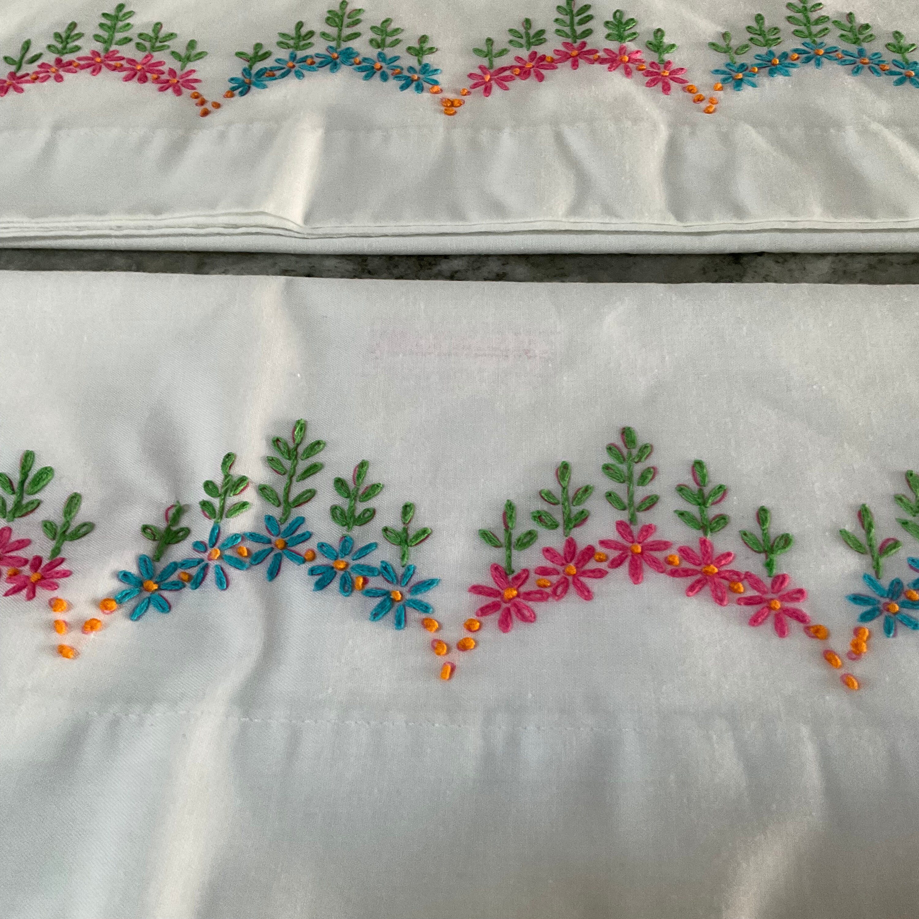 Vintage Set of 2 Hand Embroidered Pillowcases Flowers 30x20 - Etsy