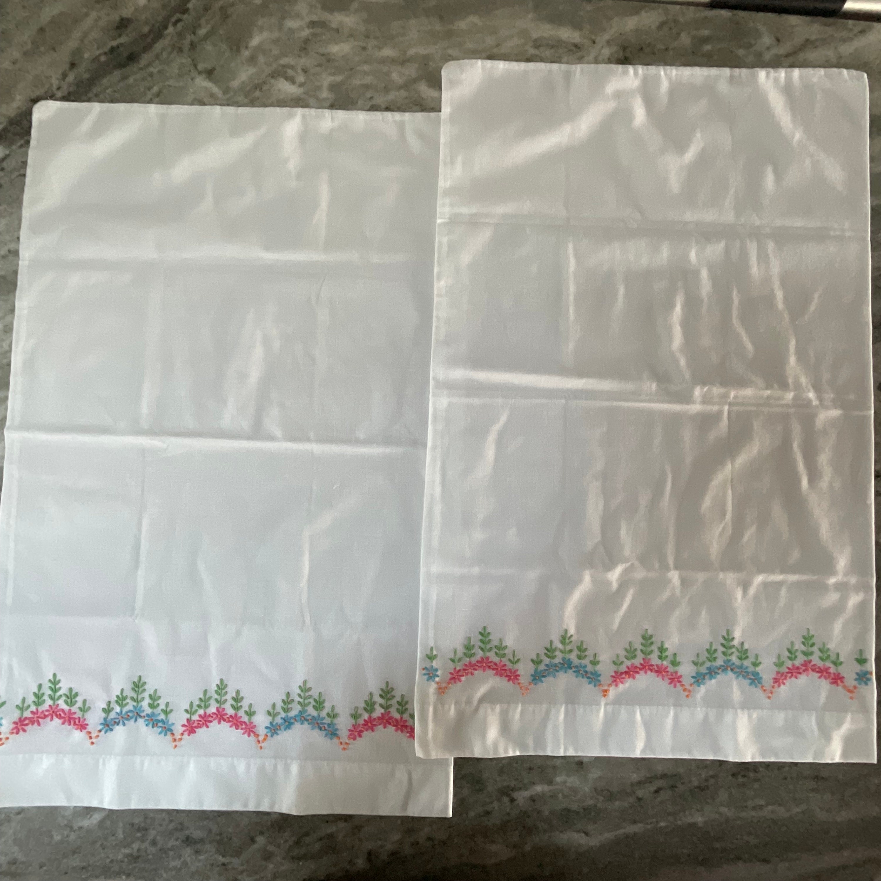 Vintage Set of 2 Hand Embroidered Pillowcases Flowers 30”x20” - Etsy