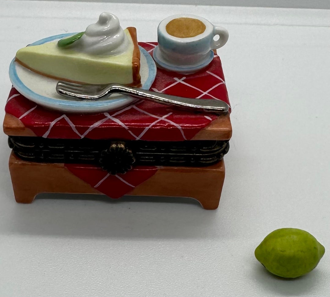 Key Lime Pie With Lime Trinket Porcelain Hinged Box Cooking Club of ...