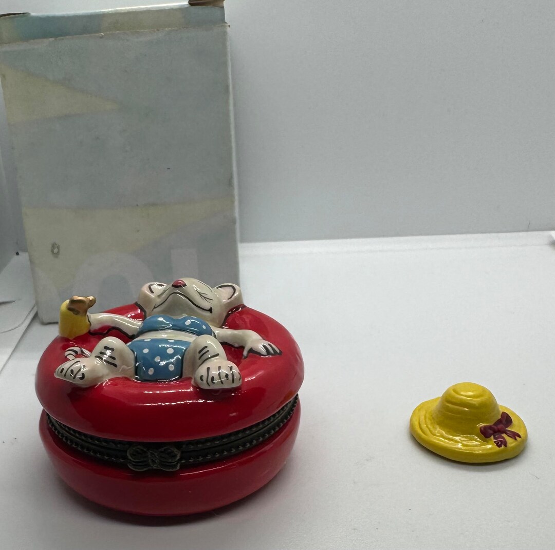 Floating Mouse in Polka Dot Bikini Holding a Drink With Sunhat Trinket ...